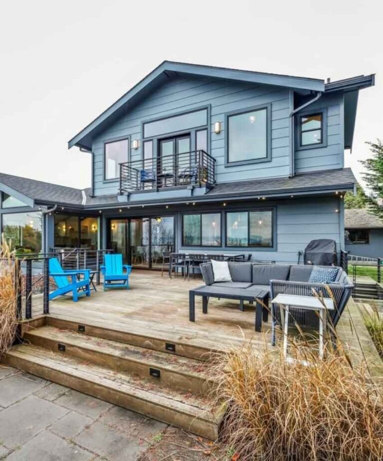 31 Navy Blue House Exterior Ideas for a Stylish Look